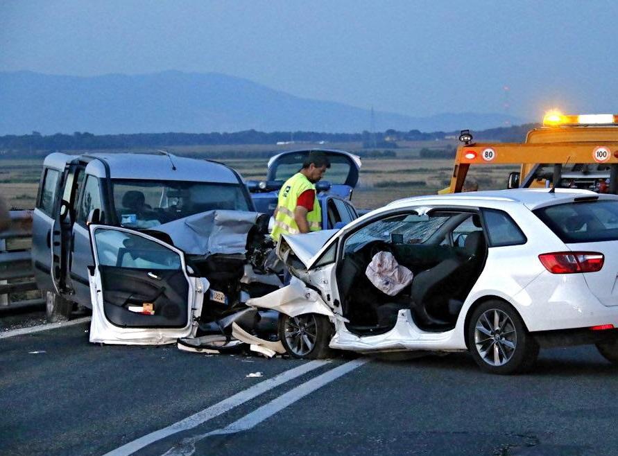 Scontro frontale in autostrada dopo il casello di Livorno: 8 feriti Il ...