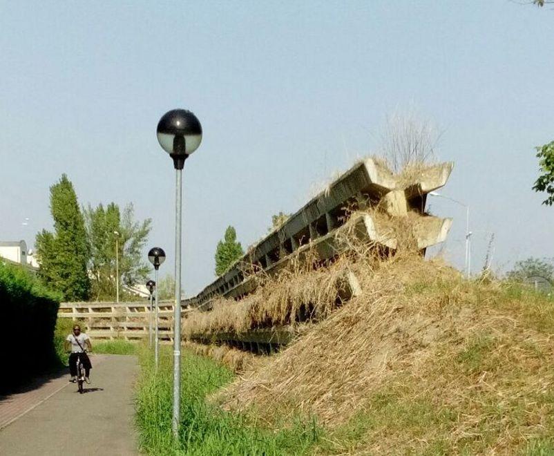 Il mostro di cemento sulla ciclabile di Modena Est - Gazzetta di Modena