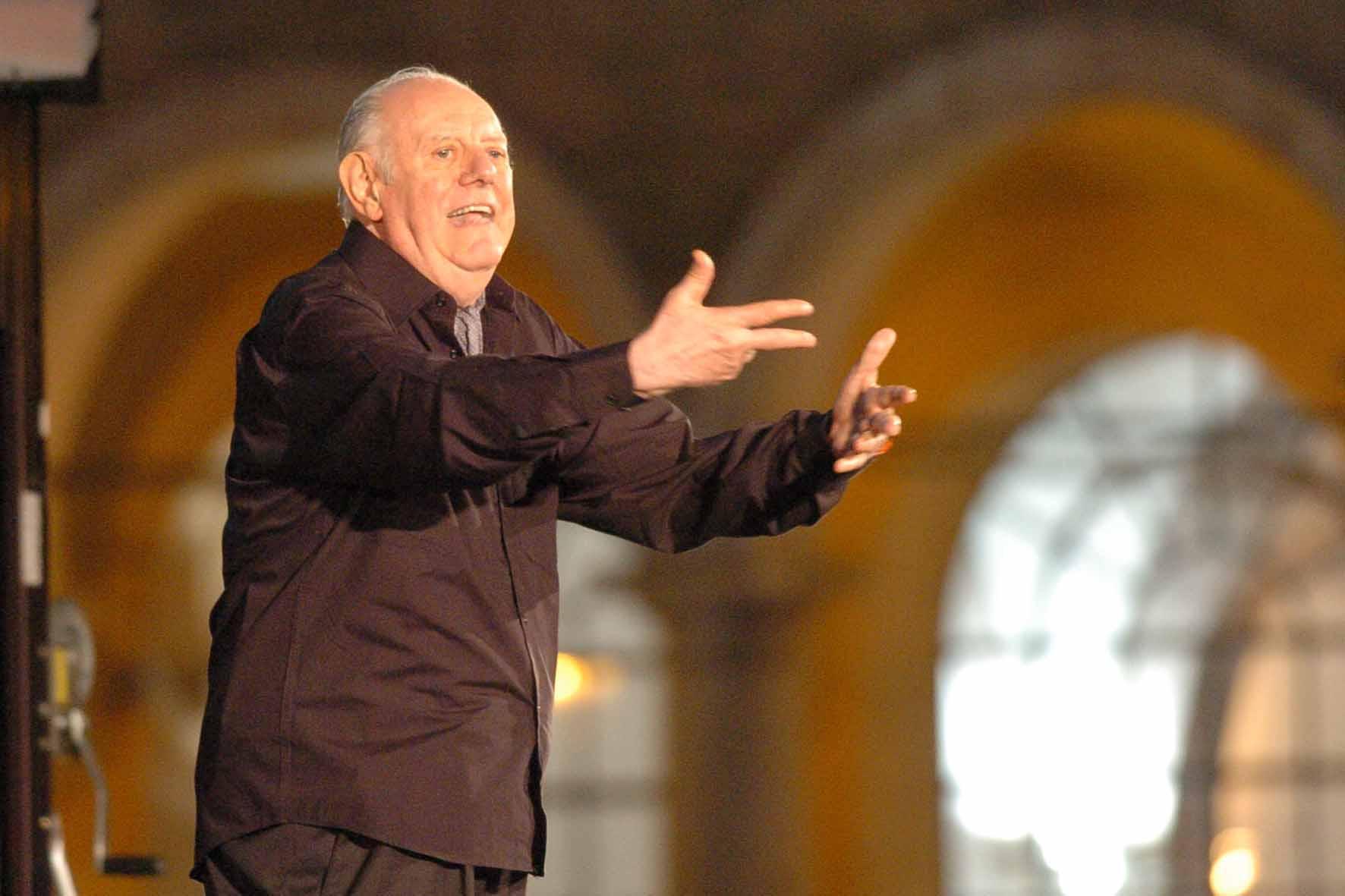 Addio Dario Fo, eterno giullare che amava il Duomo di Modena Gazzetta ...