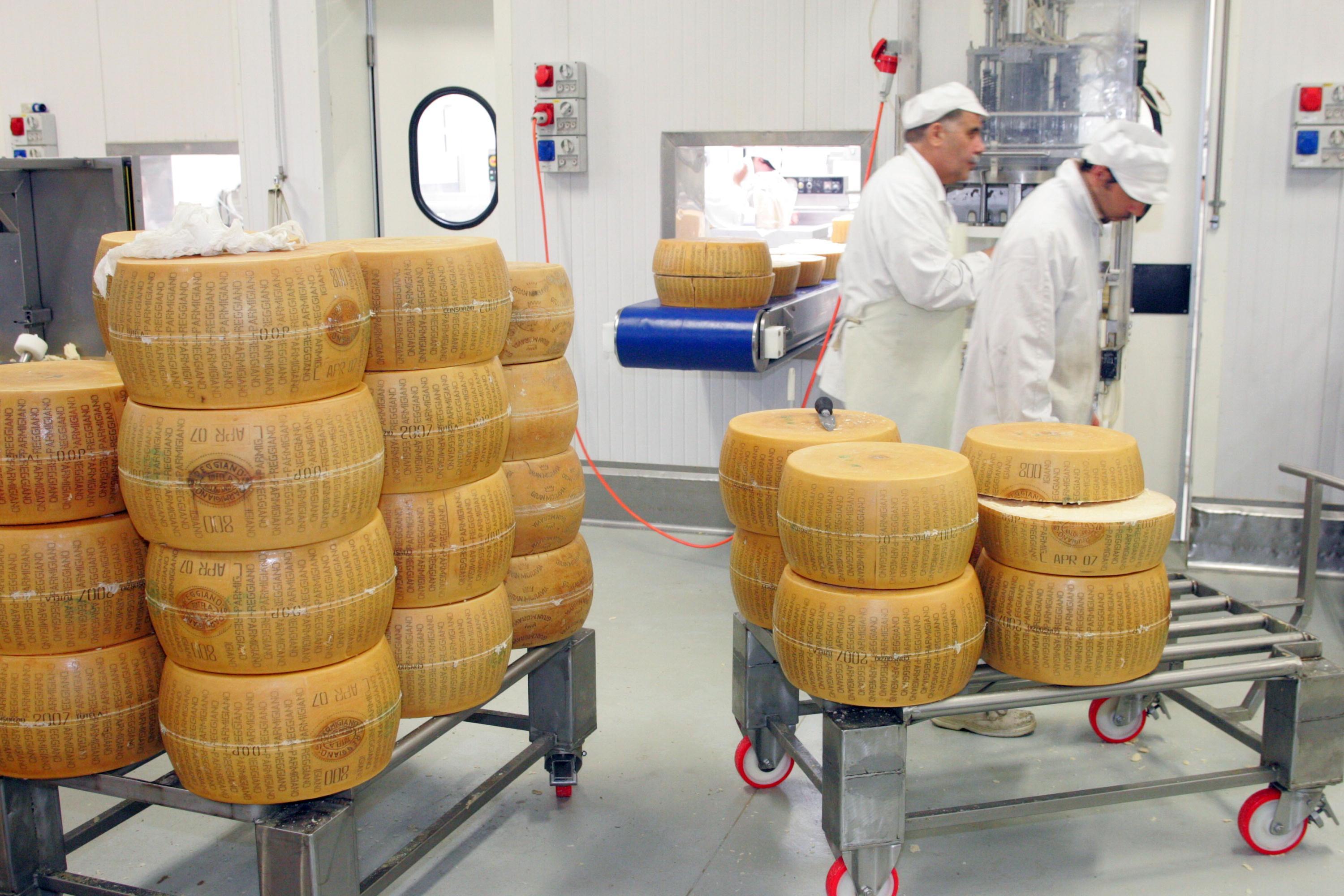 Nuova Castelli punta sul Parmigiano: "Pronti a comprare caseifici ...