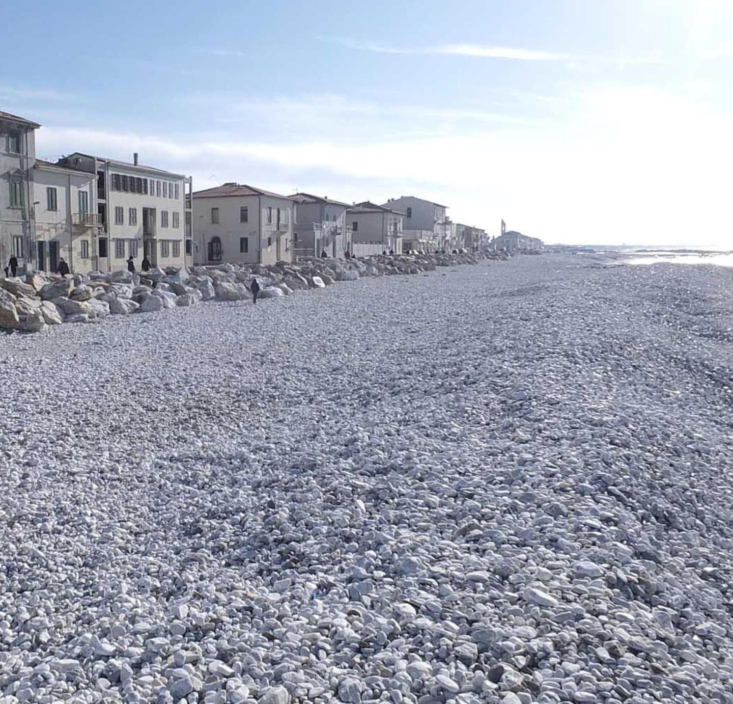 Spiagge di ghiaia da spianare, ecco i fondi regionali - Il Tirreno
