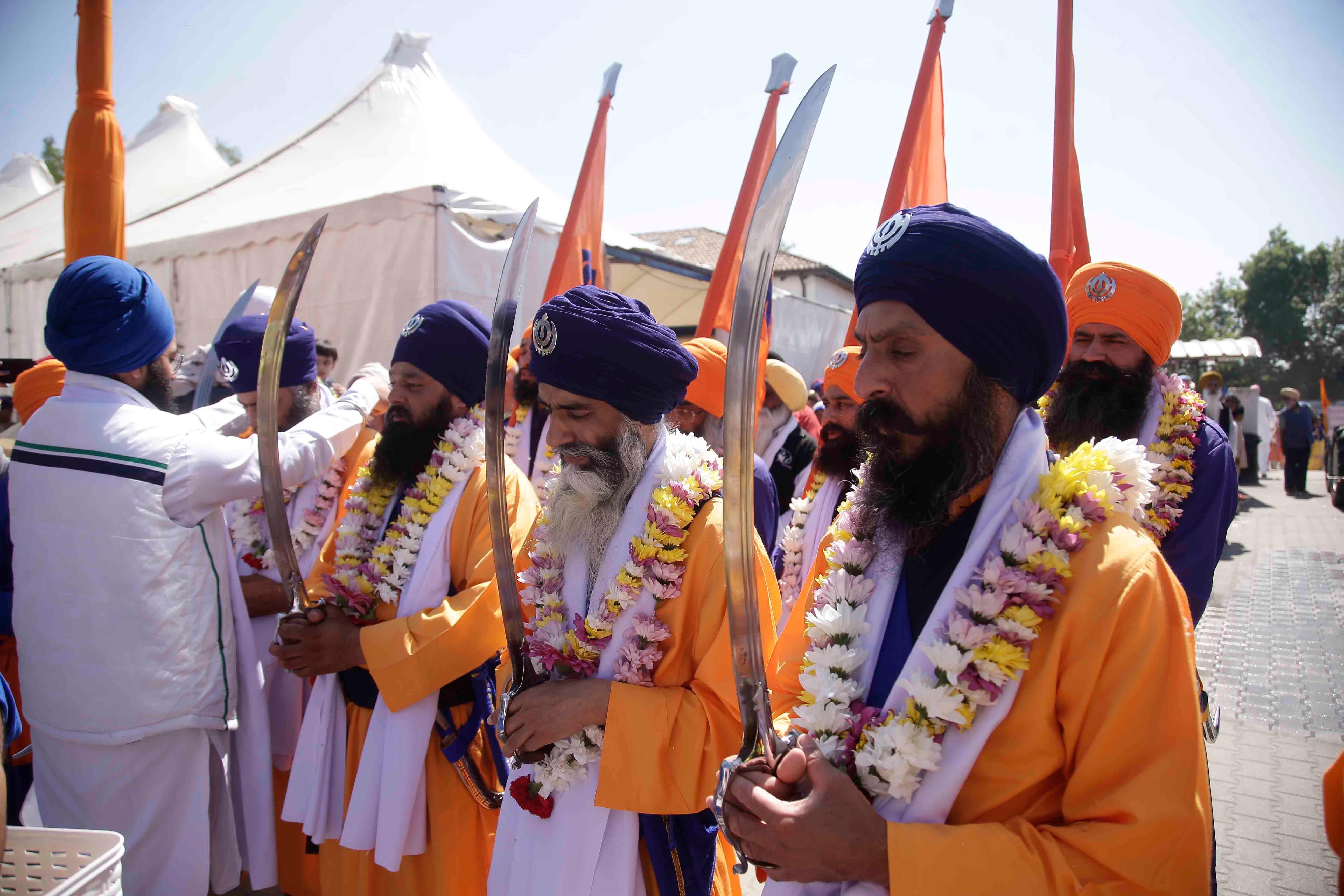 È il giorno del Vaisakhi, il paese si colora con la festa dei sikh ...