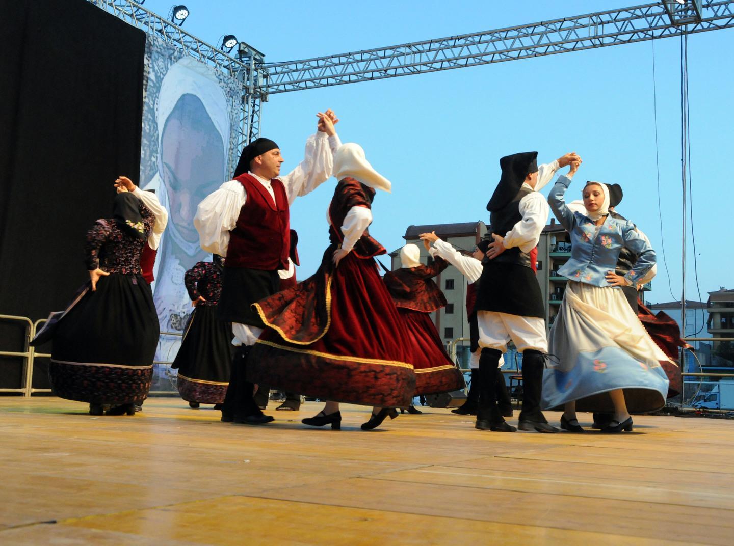 Grande successo del Festival del folklore - La Nuova Sardegna