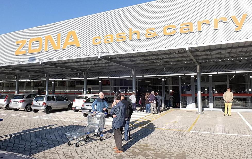 Inaugurato il nuovo cash&carry Zona - Il Tirreno