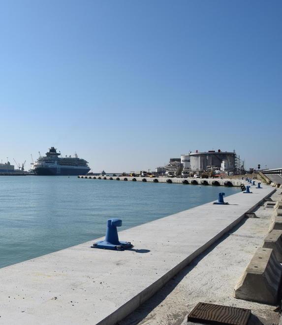 Nuovo molo per le navi cisterna Il Tirreno