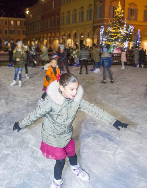 Inaugurata la pista del ghiaccio Gazzetta di Modena