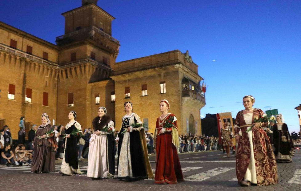 Palio di Ferrara, il Corteo è magnifico La Nuova Ferrara