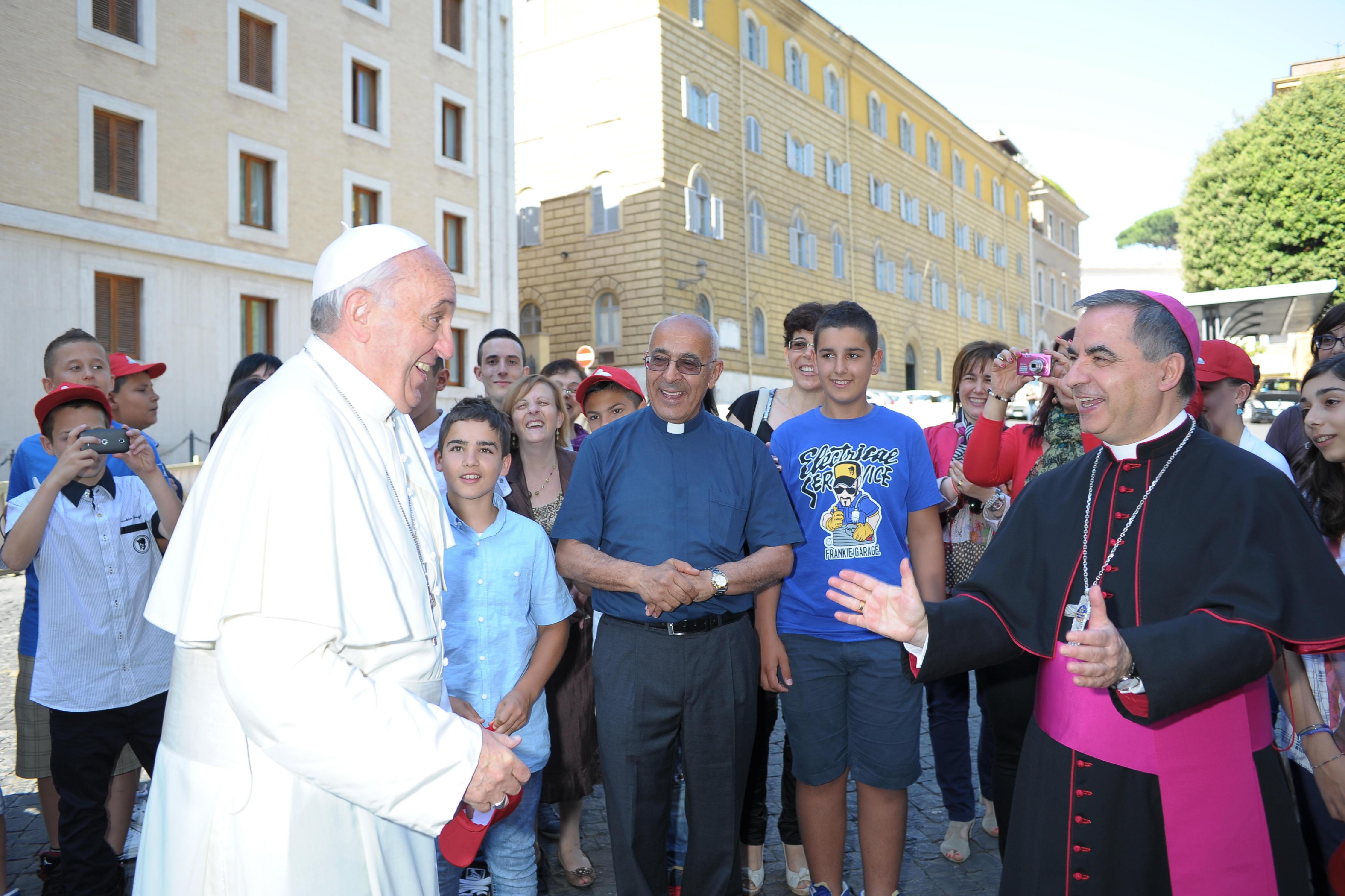 Monsignor Angelo Becciu nominato cardinale da Papa Francesco - La Nuova ...