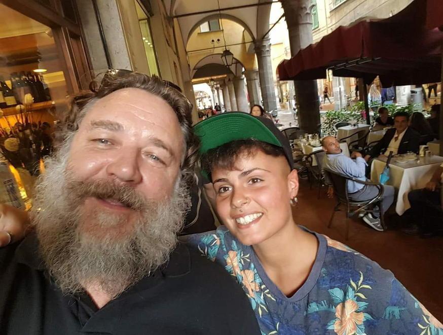 Russell Crowe a Pisa: beccato a piedi in Borgo Stretto Il Tirreno