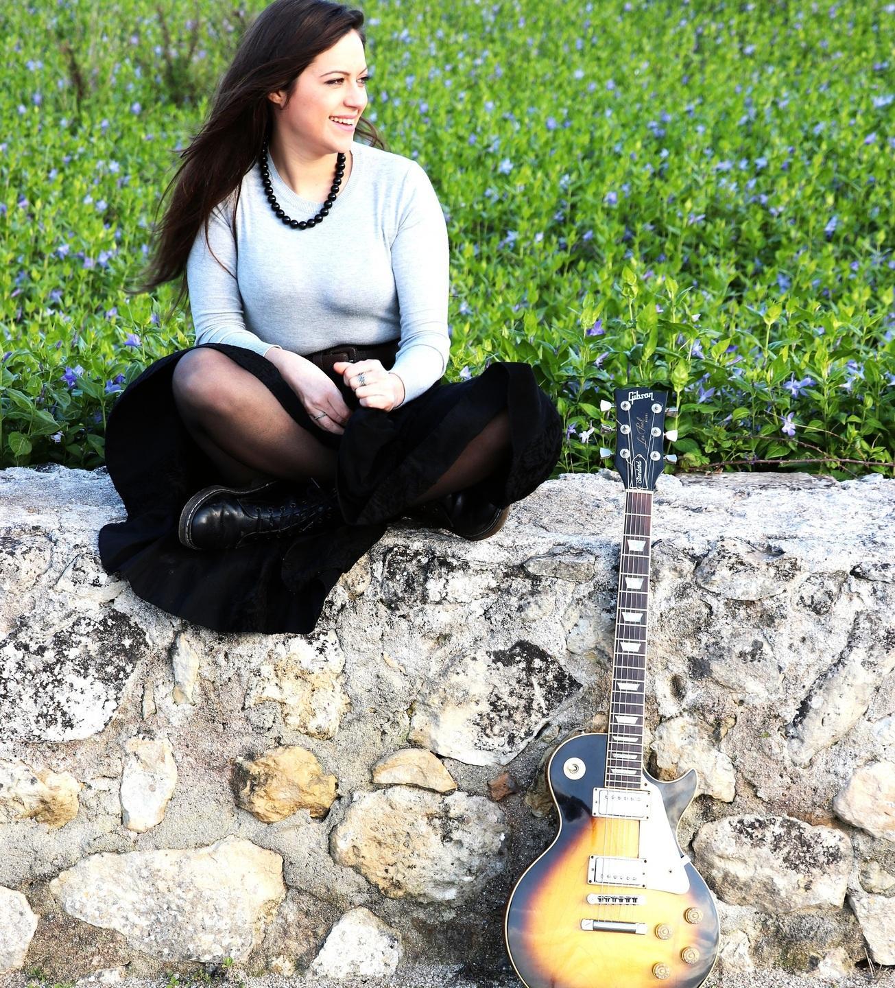 Daniela Pes, l’eleganza del canto in gallurese - La Nuova Sardegna