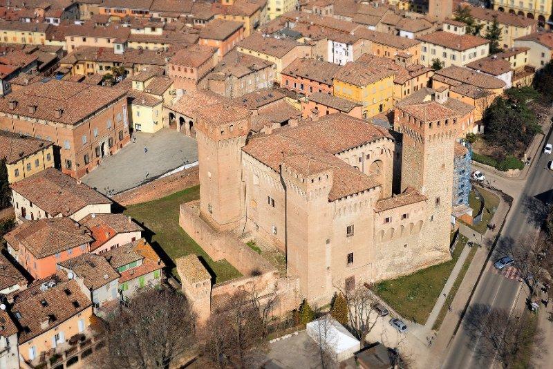 Il castello di Vignola si veste d’antico per un concerto d’amore ...