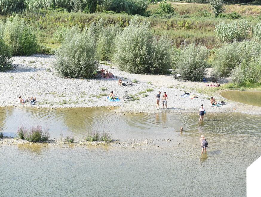 Il bagno nel fiume Serchio: quando il relax è low cost - Video - Il Tirreno