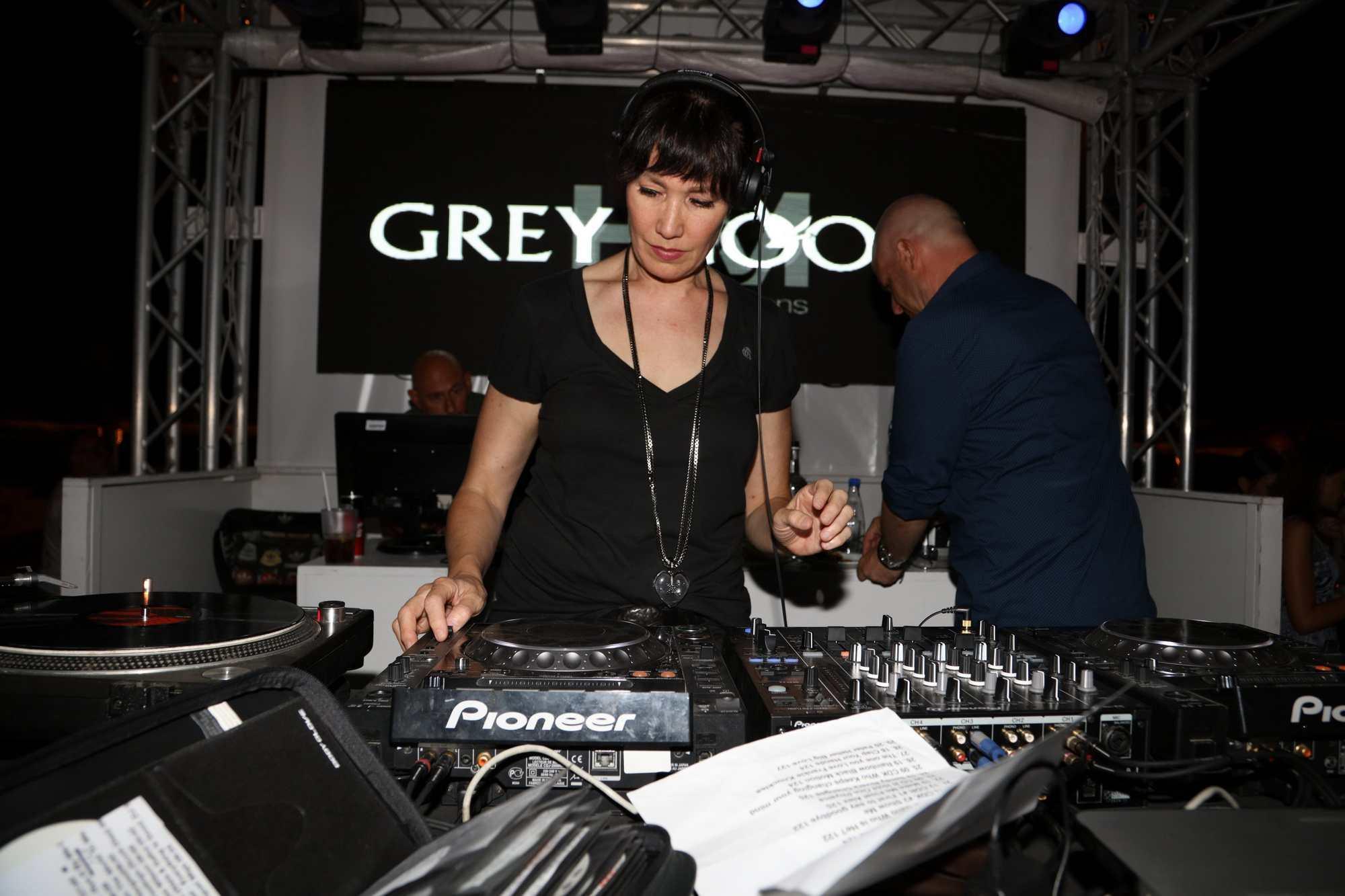 The Versilia Lifestyle inaugura agosto con Kay Rush all'Ostras Beach ...