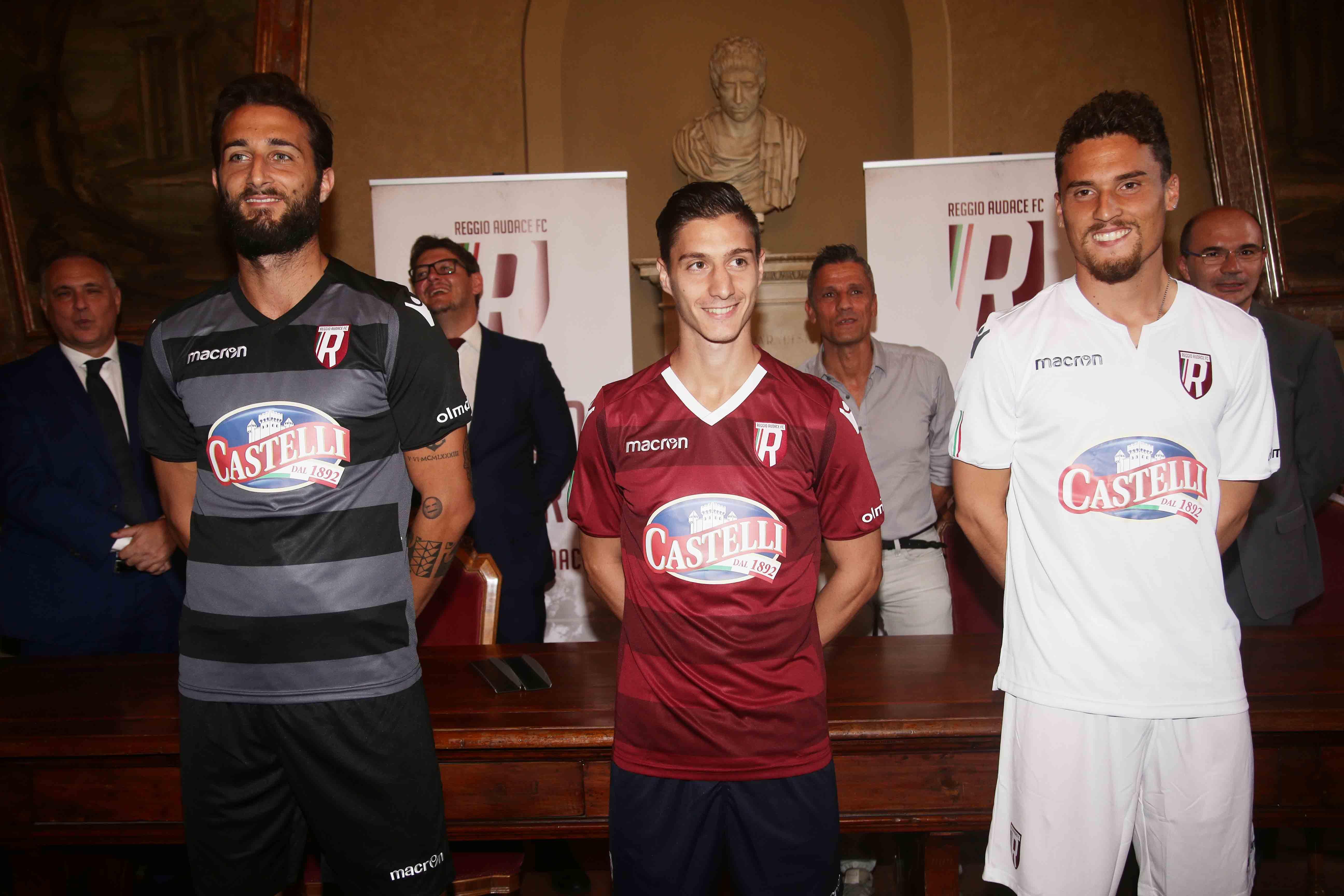 Riecco il colore granata, presentata la maglia della Reggio Audace ...