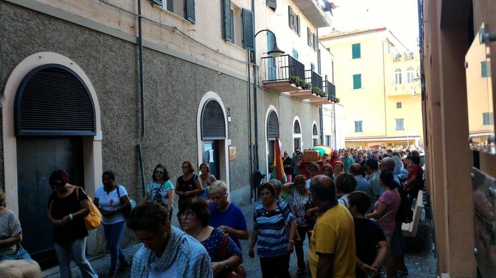 Addio a Sonia, tra il dolore e i colori del rione Fortezza - Il Tirreno