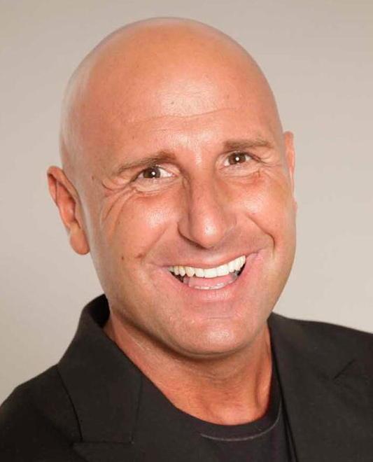 David Pratelli sul palco per la casa di riposo Il Tirreno