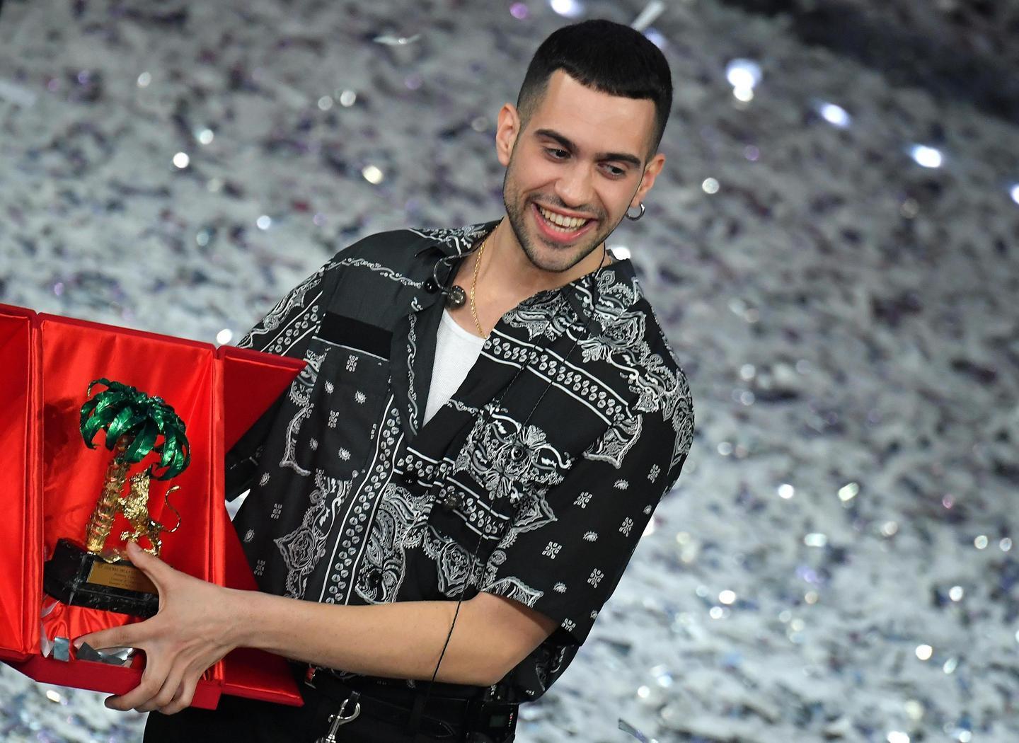 Mahmood, le immagine del trionfo a Sanremo del cantante sardo-egiziano ...