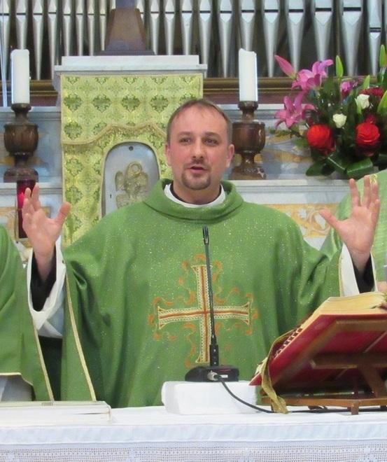 Il vescovo Castellucci e una chiesa gremita accolgono don Marek ...