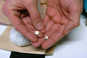 Batman per vendere la droga Maxi-sequestro di ecstasy - Il Tirreno