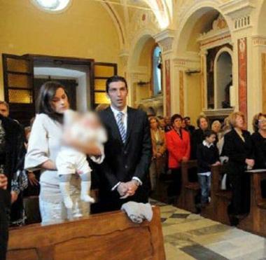 Battesimo a Treschietto di David Lee secondo figlio di Gigi Buffon e ...