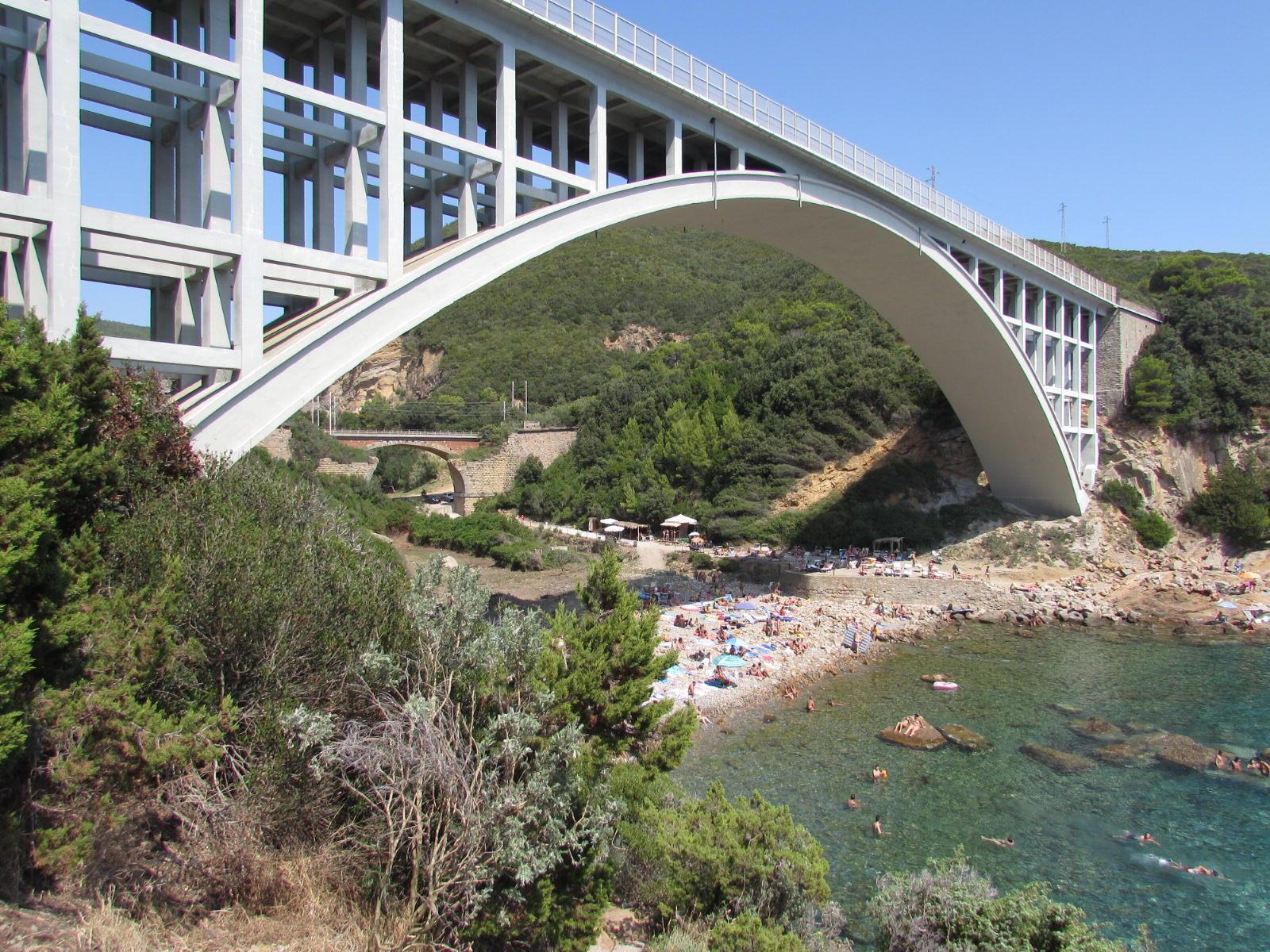 Livorno, istituiti due tratti di scogliera naturista (e uno gay ...