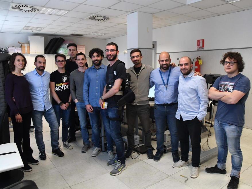 «Vecchi sarete voi»: lo scheletro robot del Sant’Anna cancella la terza ...