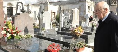 Al cimitero per l'omaggio alle tombe di Cossiga e Segni - La Nuova Sardegna