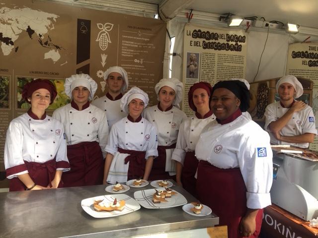 Gli studenti-chef del Datini aprono "Un Prato di cioccolato" - Il Tirreno