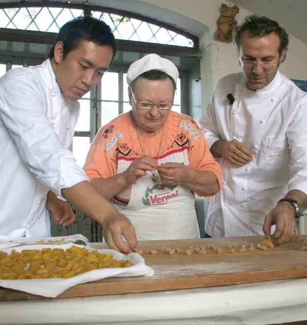 Addio alla rezdora che insegnò l’arte della cucina a Massimo Bottura ...
