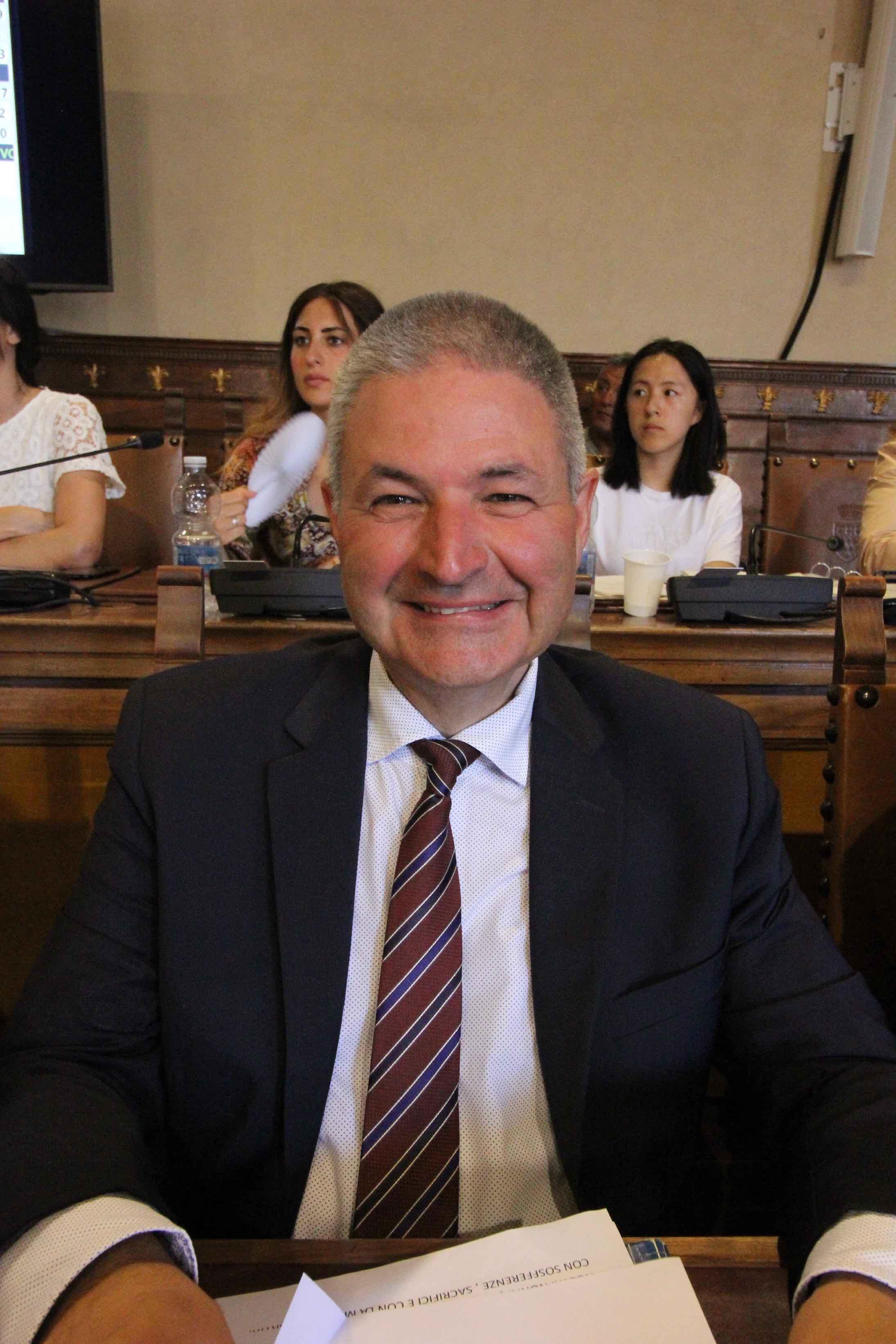 Carlesi lascia la politica: "Devo stare dietro alle nipotine" - Il Tirreno