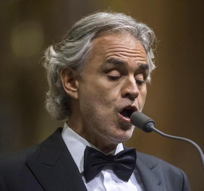 Bocelli in concerto da solo per Pasqua in Duomo a Milano Il Tirreno