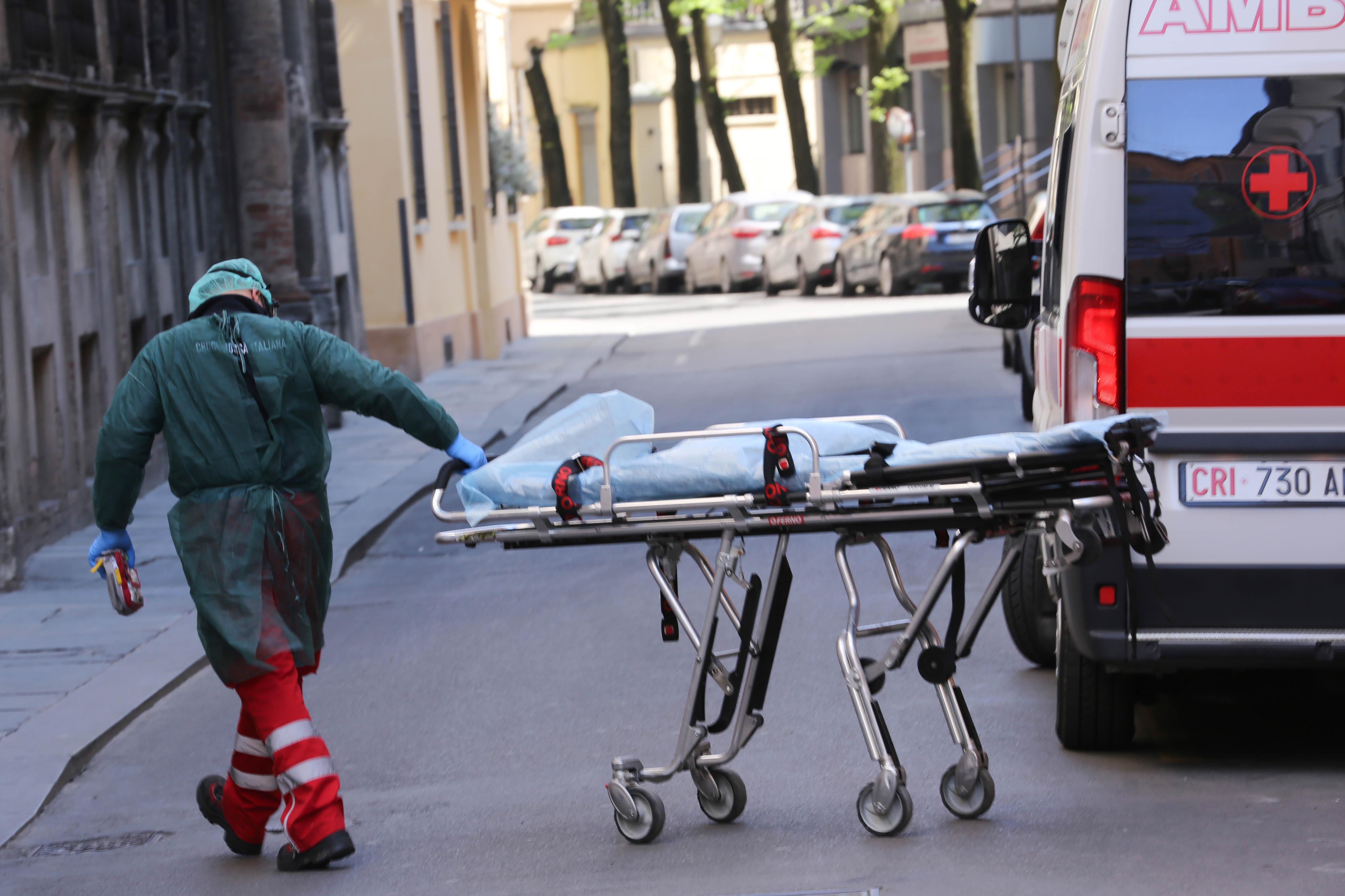 Lo scafandro della cura e del dolore Gazzetta di Reggio