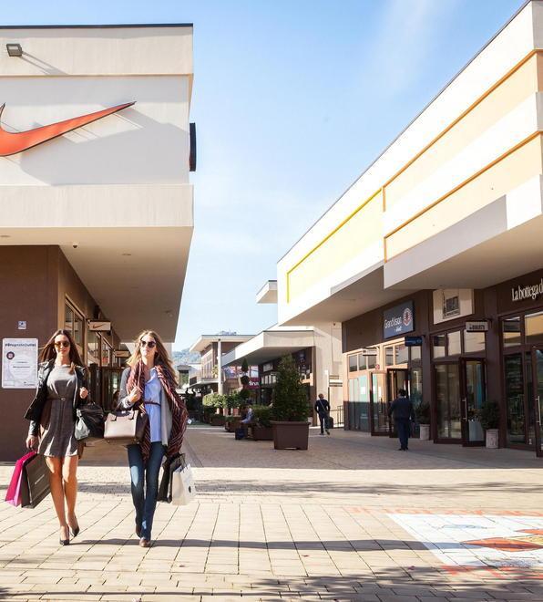 Outlet di Brugnato a pieni giri con un weekend di super sconti - Il Tirreno