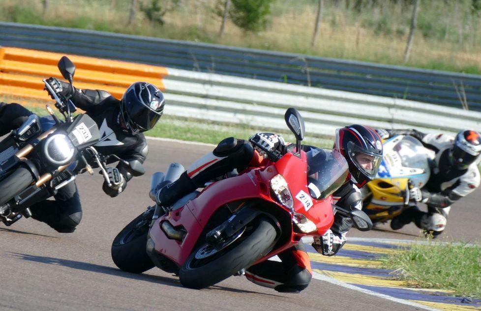 Le moto si riaccendono per il memorial dedicato a Walter Villa Gazzetta ...