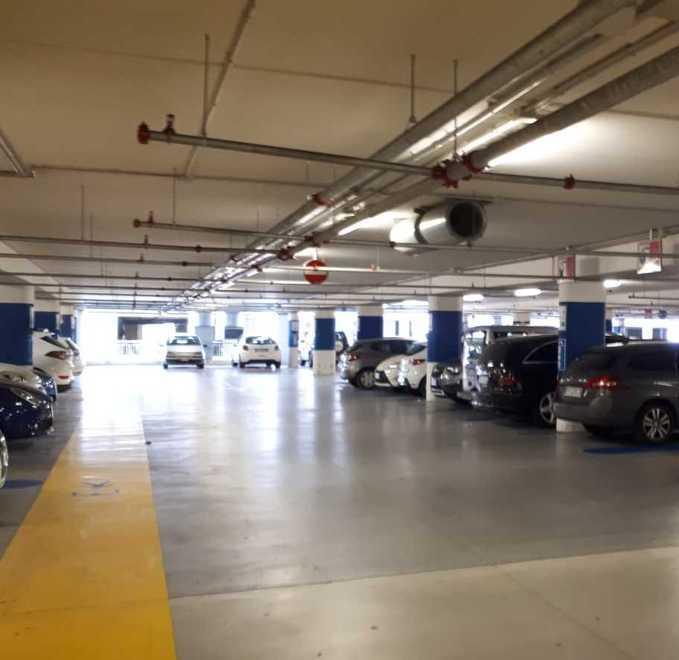 Modena, dormono in un’auto parcheggiata al Novi Park Gazzetta di Modena