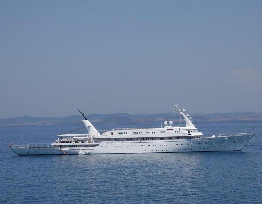 La nave da sogno Atlantis dell’armatore Niarchos approda all’Argentario ...