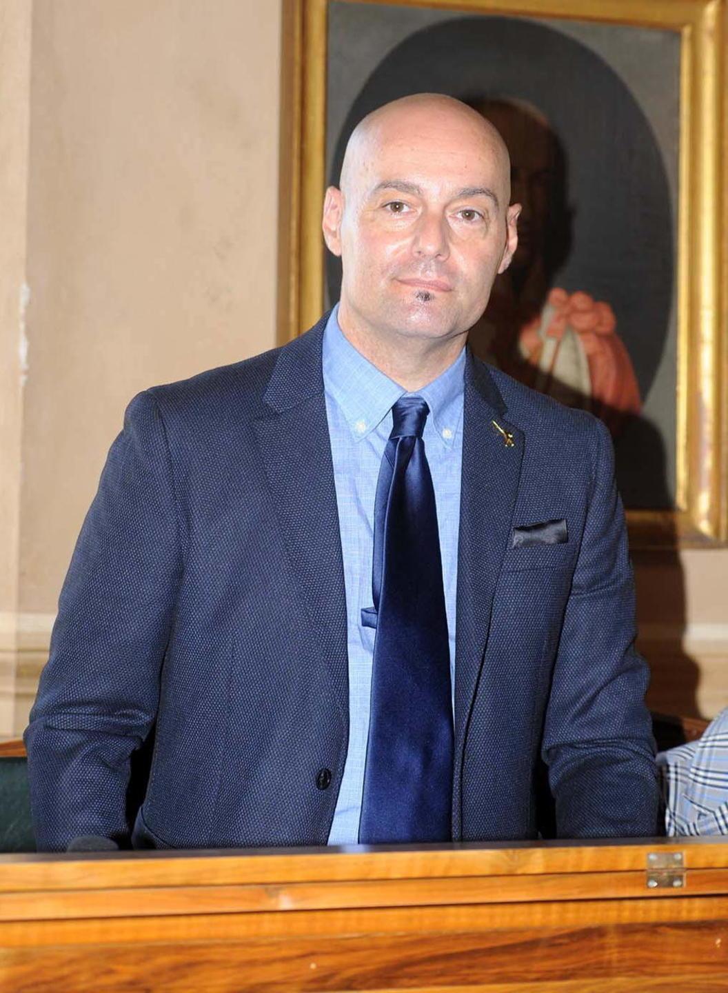 Davide Anselmi cambia ancora: entra in Forza Italia Il Tirreno