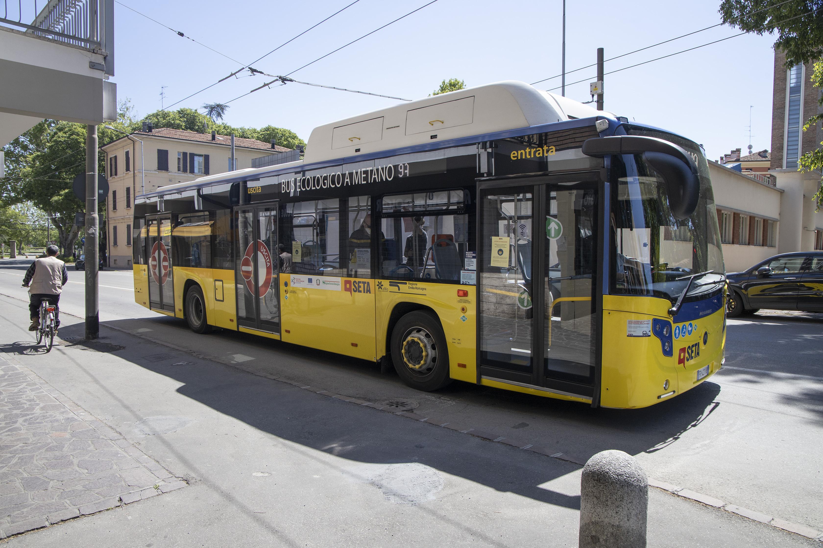 Modena, principio di incendio a un bus Seta Gazzetta di Modena Modena, principio di incendio a un bus Seta Gazzetta di Modena