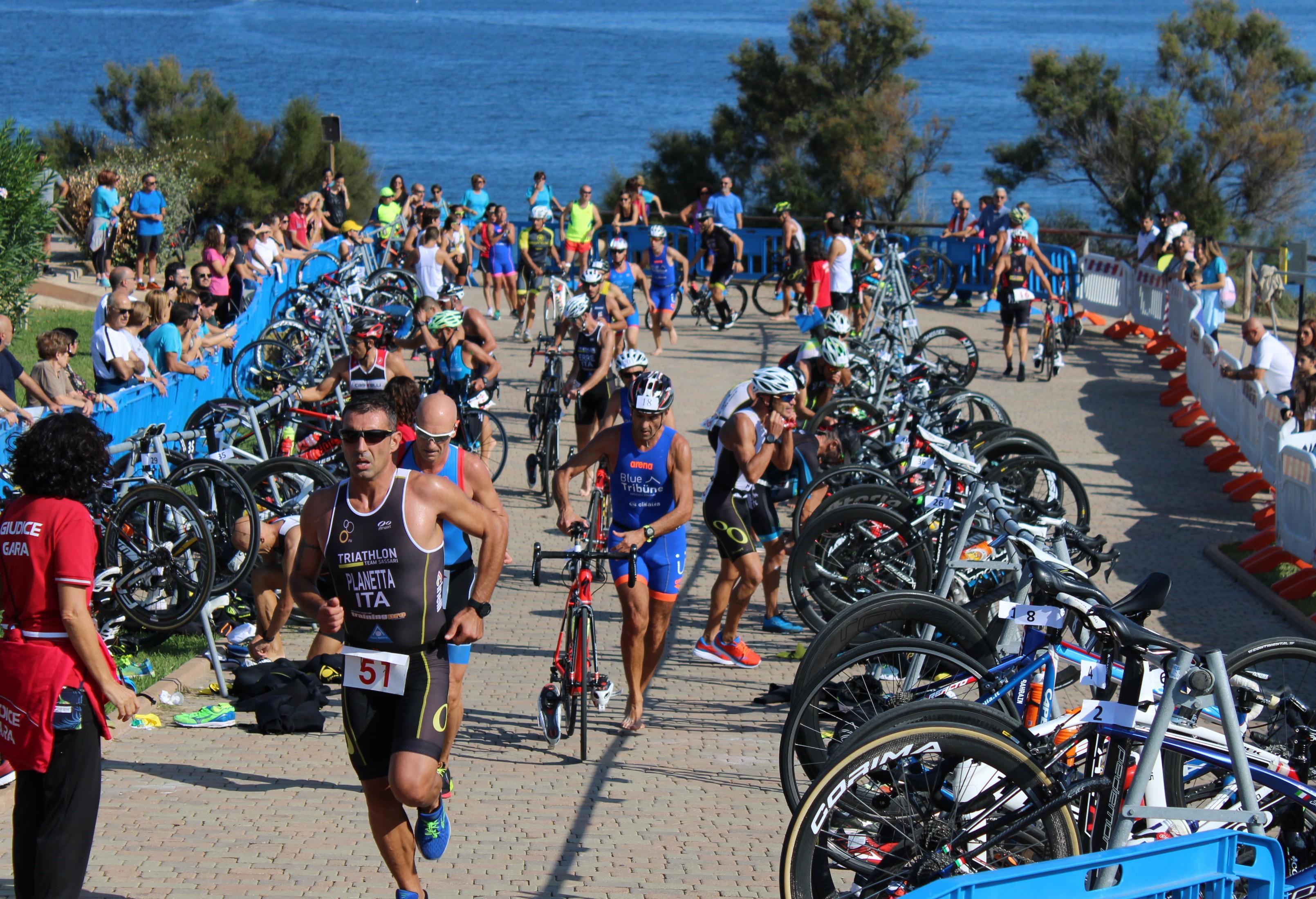 Triathlon, 109 atleti in gara al mondiale di Arzachena - La Nuova Sardegna