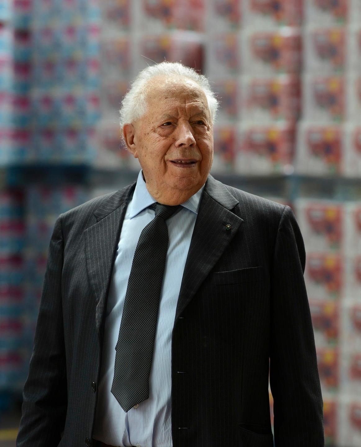 Porcari in festa per i 90 anni di Stefani, “mister Sofidel” - Il Tirreno