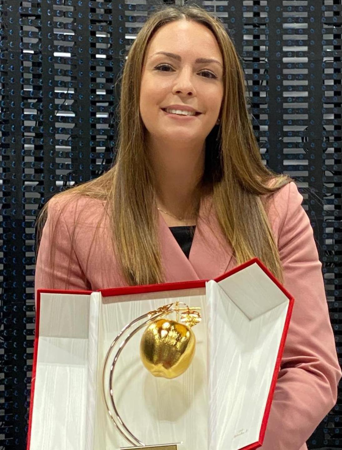 La Maddalena: la Mela d’oro a Francesca Porcu, eccellenza d'Italia - La ...