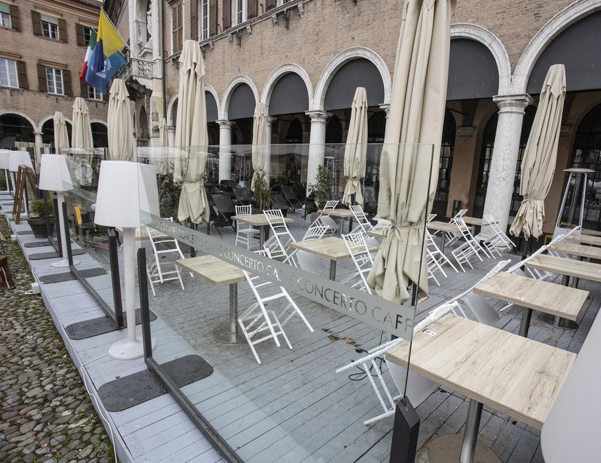 Modena Controlli tra i tavoli, i Nas chiudono il Caffè Concerto «Ma è ...