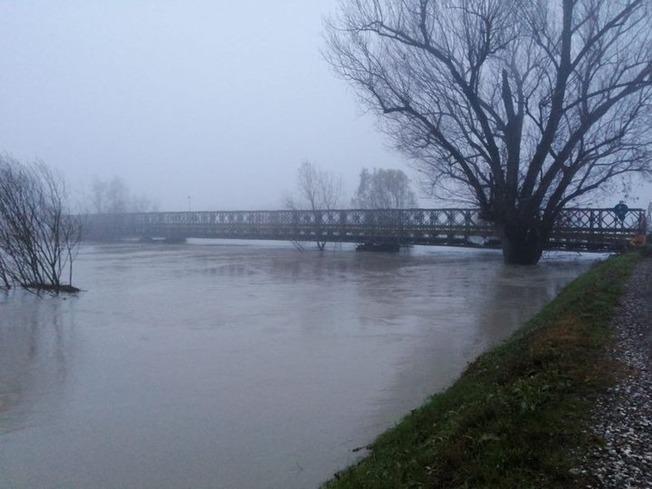Fiume Panaro rompe gli argini, evacuazioni nel Modenese Il Tirreno
