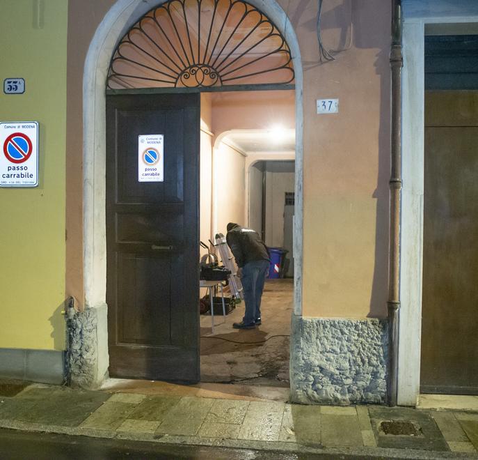 Modena. Via Ganaceto: occupano i solai di un palazzo Allontanati cinque ...