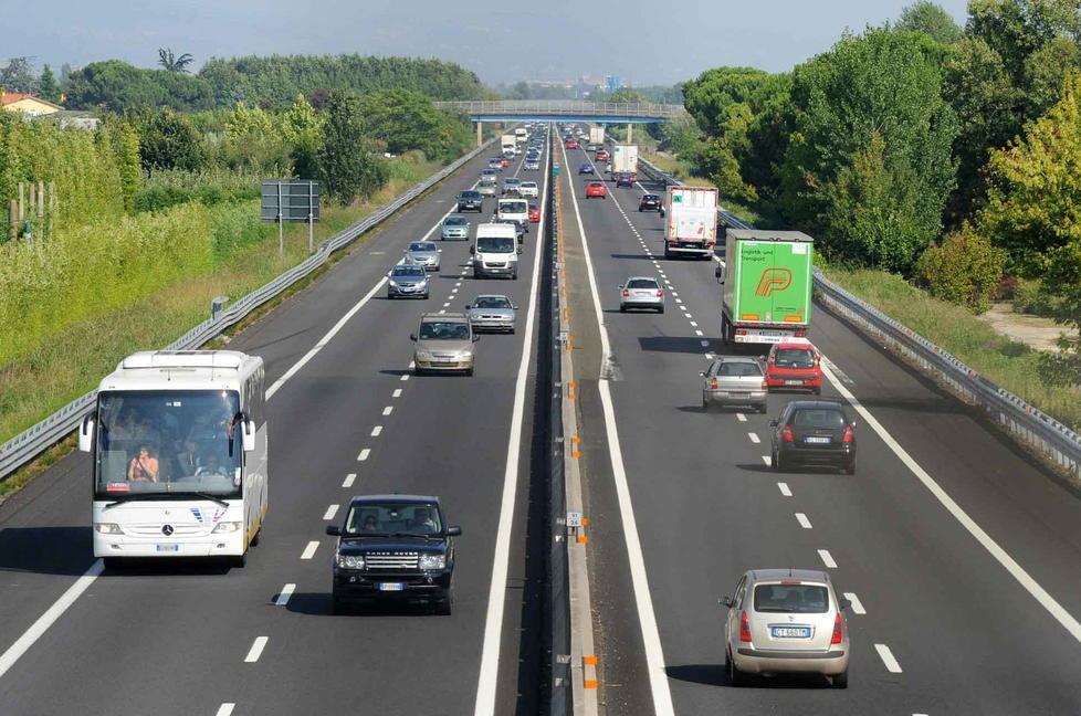 A11, terza corsia fantasma: cosa blocca il via all'opera - Il Tirreno