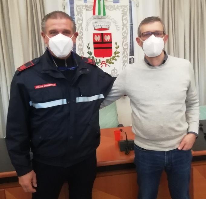 L’agente Becuzzi in pensione dopo 35 anni in Comune a Calcinaia - Il ...