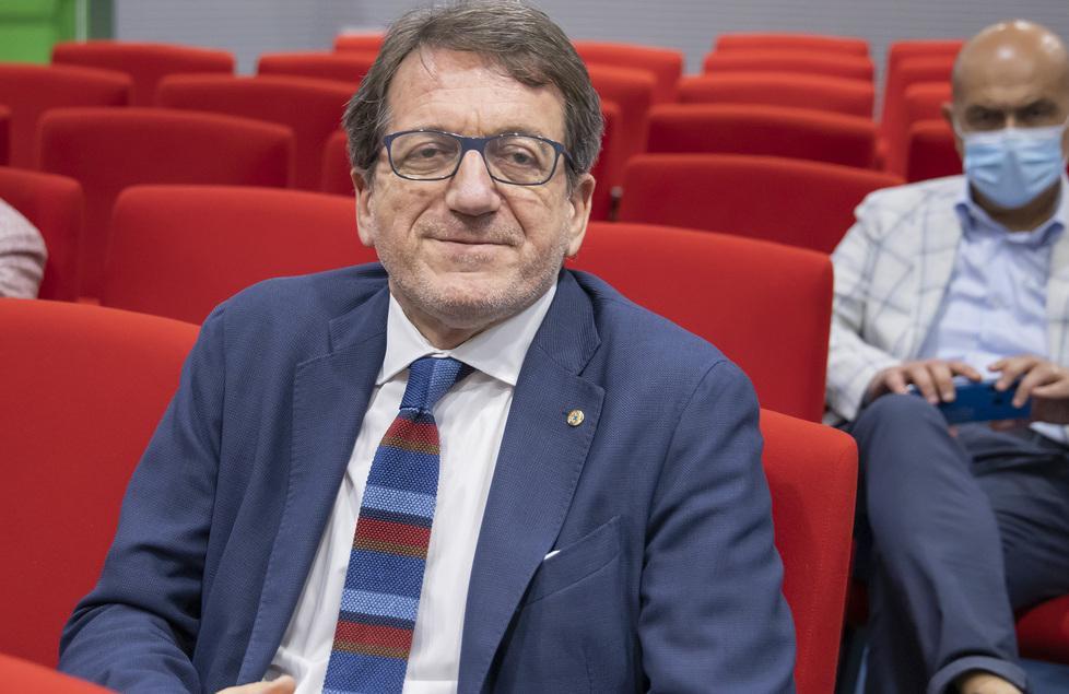 Muzzarelli su “Io apro”: «Il virus non si batte violando la legge ...