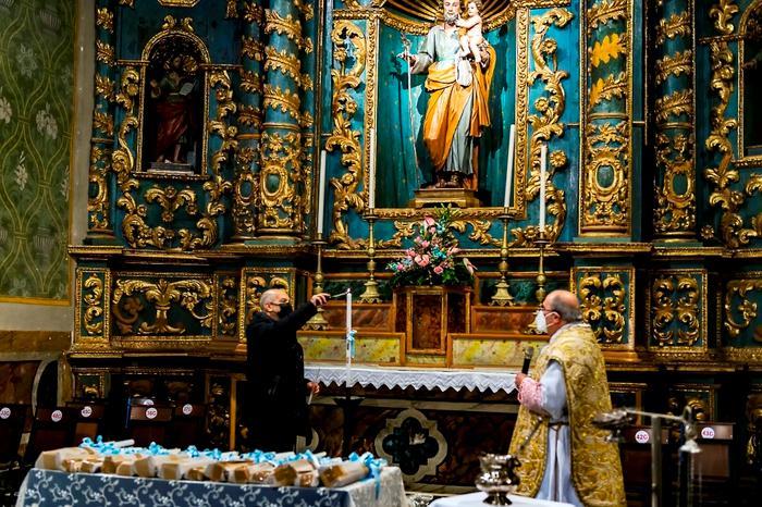 Oristano, fra fede e tradizione il rito della Candelora - La Nuova Sardegna