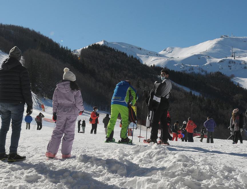 Appennino Modenese: ciaspole e escursioni “salvano” la montagna, boom ...