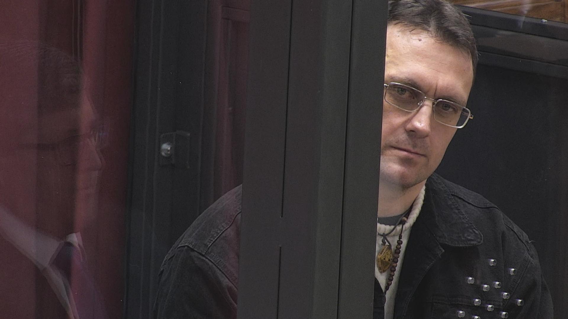 Non vuole cambiare carcere, Igor il russo ferisce cinque agenti in ...